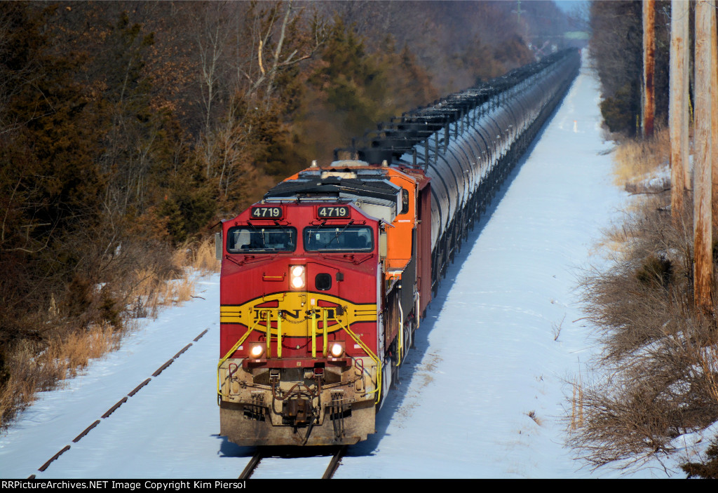 BNSF 4719 CSX Train K140 Crude Oil Loads